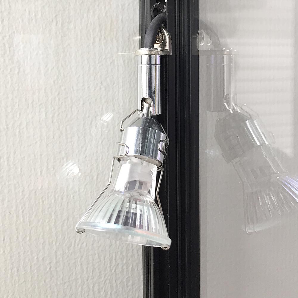 Halogen/LED Spot holder til Showcase | Dansk Skilte Inventar